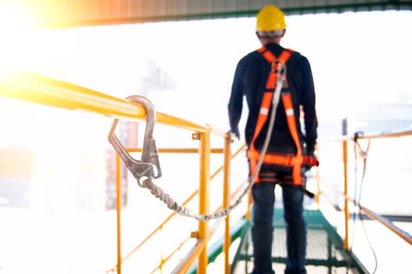 Fall Protection Guide 2025 | OSHA Safety Requirements